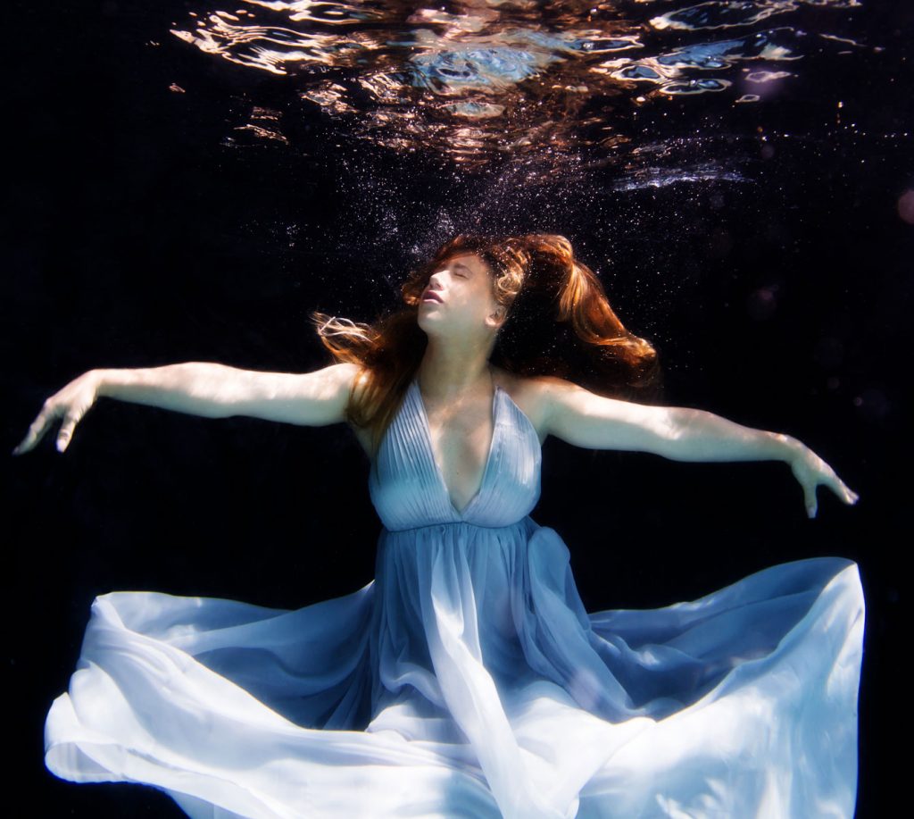 survivor_chel1 – Underwater Transformation About Face